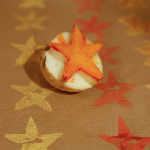 How To Make Potato Stamped Wrapping Paper - Charlotte Elizabeth Photography